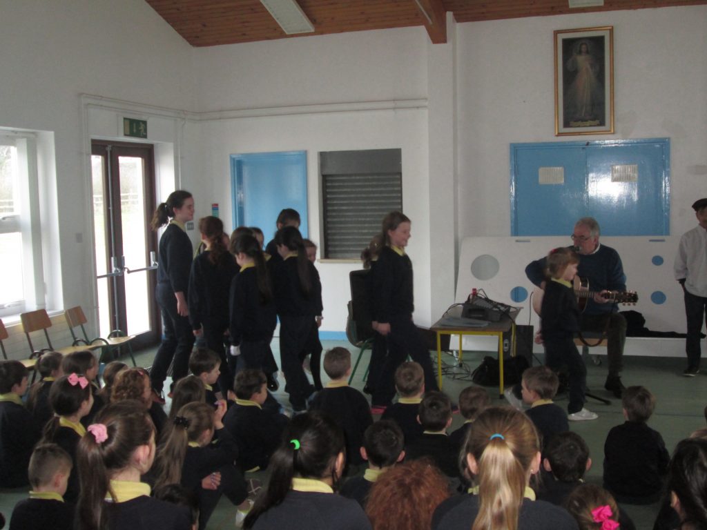 Emigration Drama with Patsy Cavanagh | Scoil Cholmcille Greencastle ...