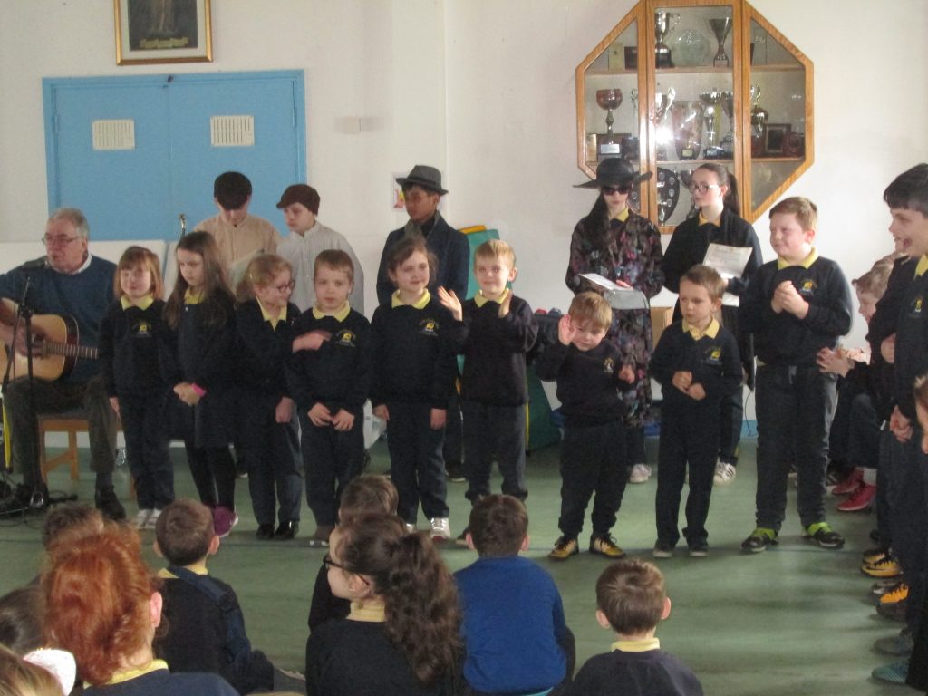 Emigration Drama with Patsy Cavanagh | Scoil Cholmcille Greencastle ...